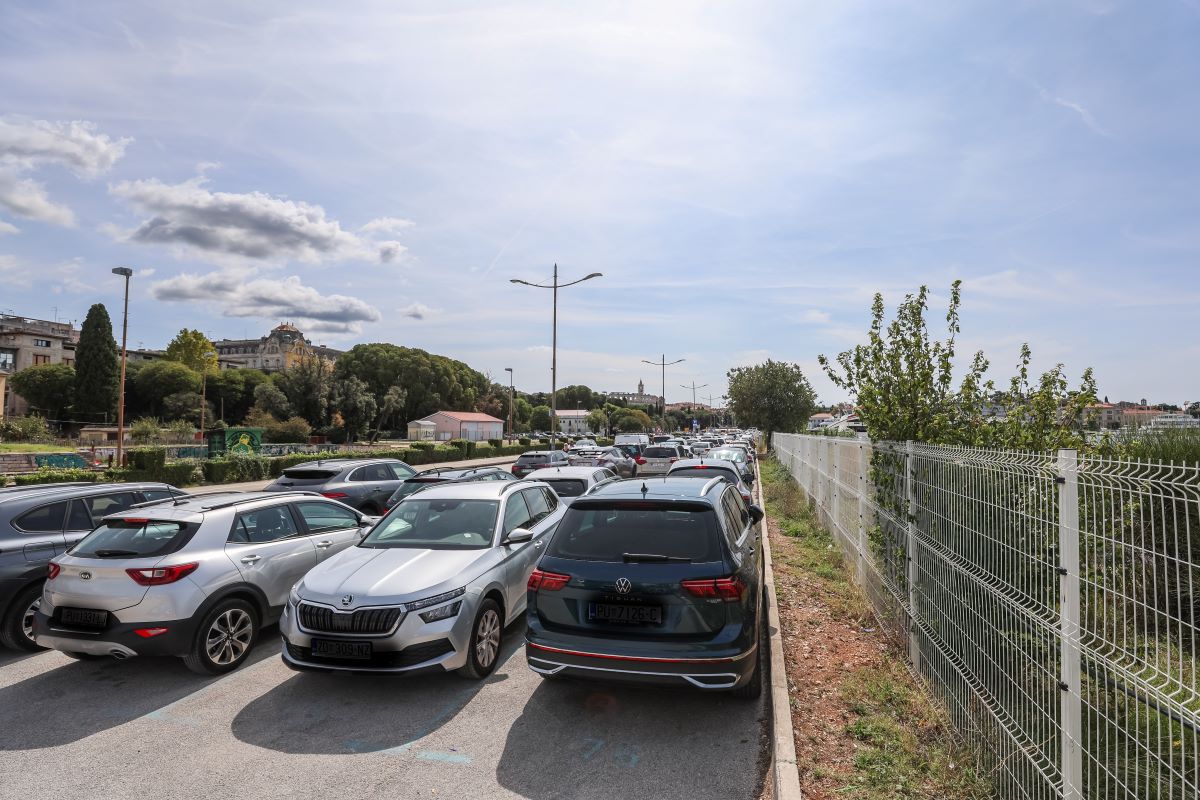 PULA: Od 1. listopada besplatan parking na Mandraču i Marsovom polju 2 ...